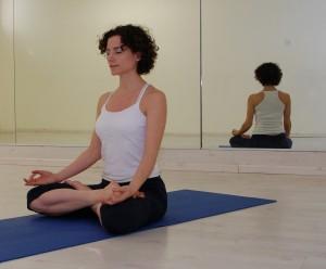 asanas asana תרגילי יוגה תנוחות יוגה Padmasana תמונות הסברים יתרונות הנחיות